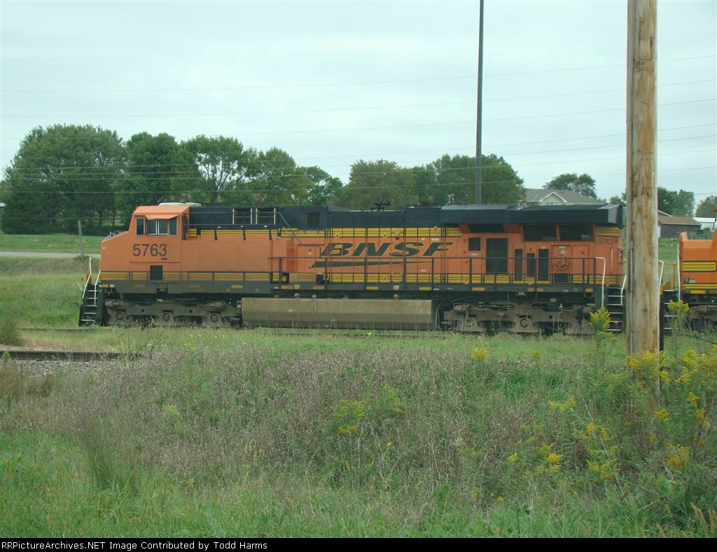 BNSF 5763